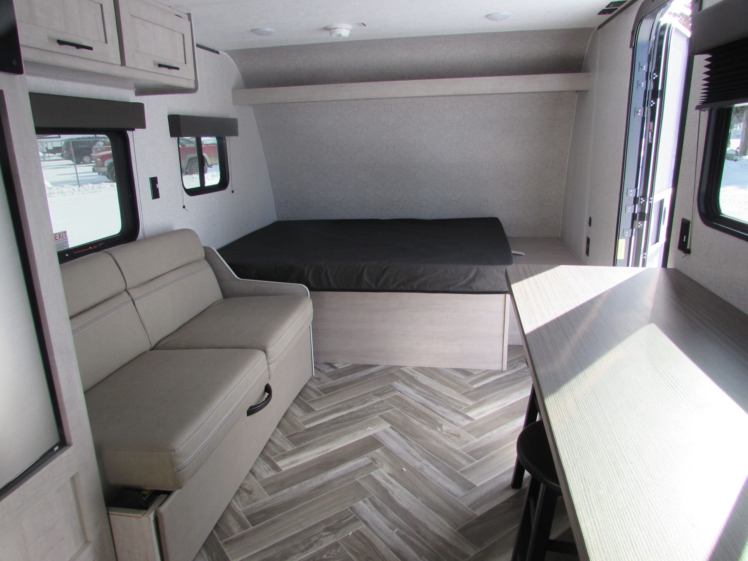 2025 CROSSROADS ZINGER 18RK | Vellner Leisure Products Ltd - RVC Navigator