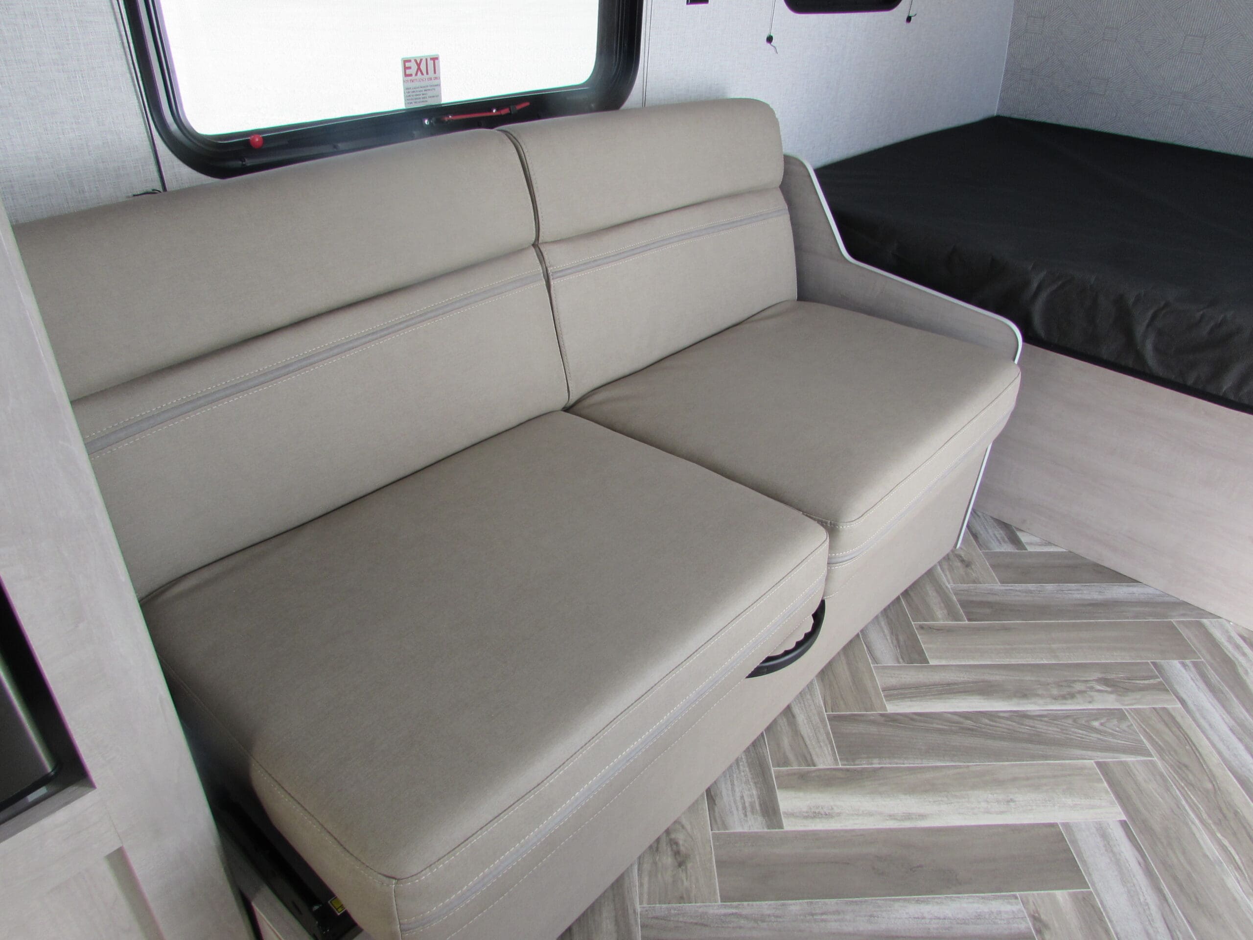 2025 CROSSROADS ZINGER 18RK | Vellner Leisure Products Ltd - RVC Navigator