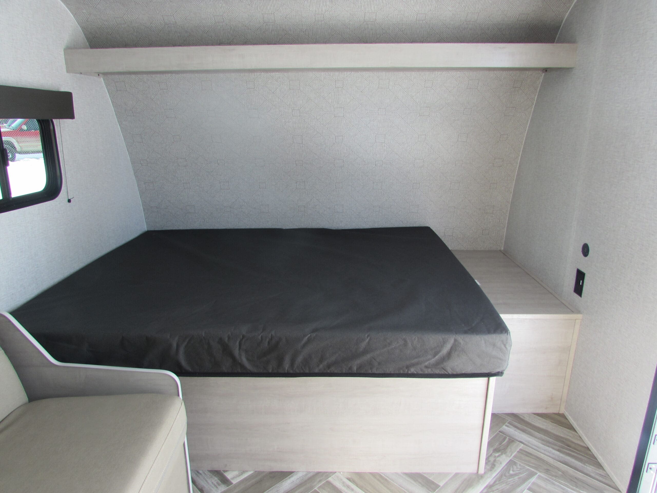 2025 CROSSROADS ZINGER 18RK | Vellner Leisure Products Ltd - RVC Navigator