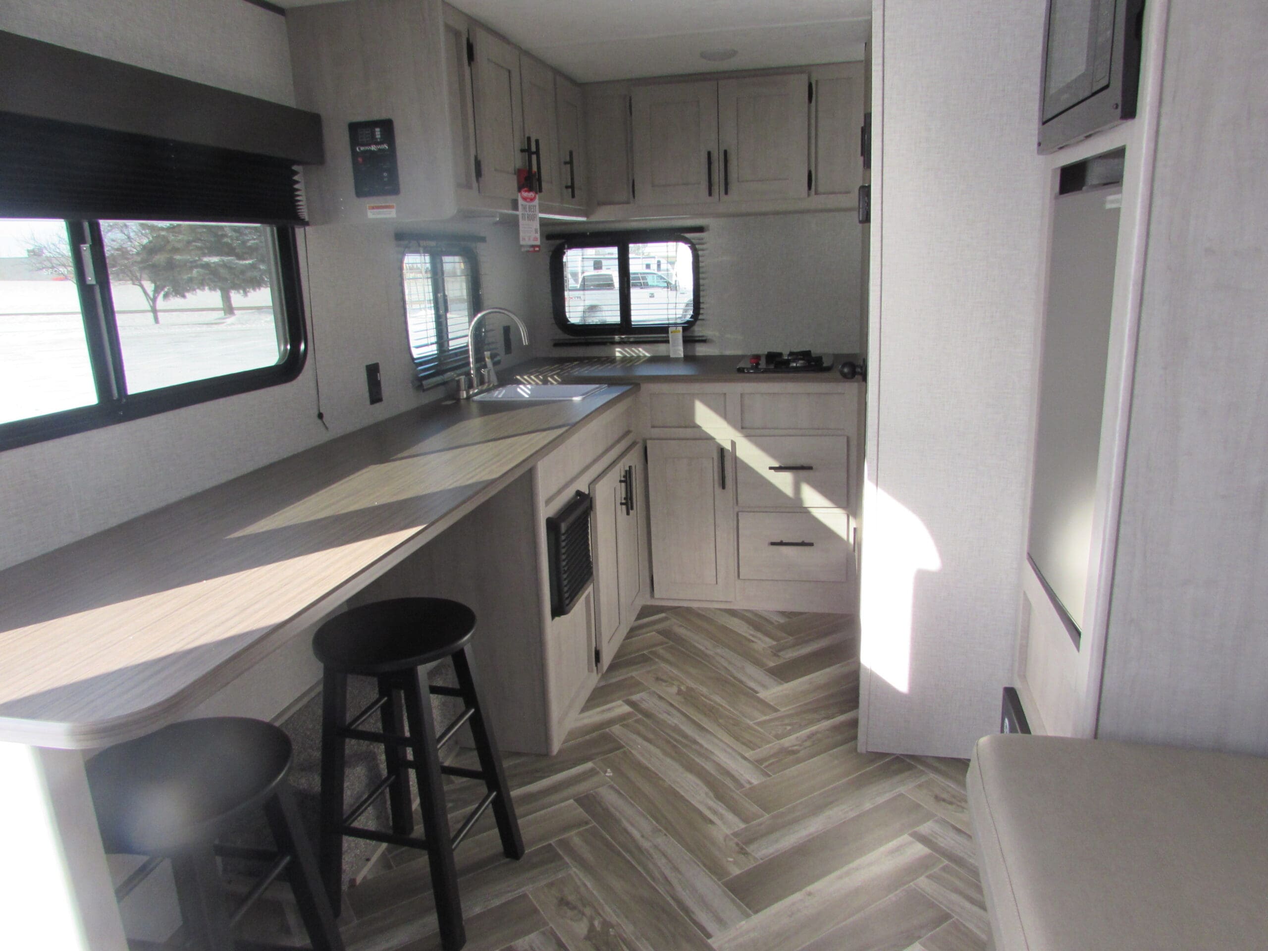 2025 CROSSROADS ZINGER 18RK | Vellner Leisure Products Ltd - RVC Navigator