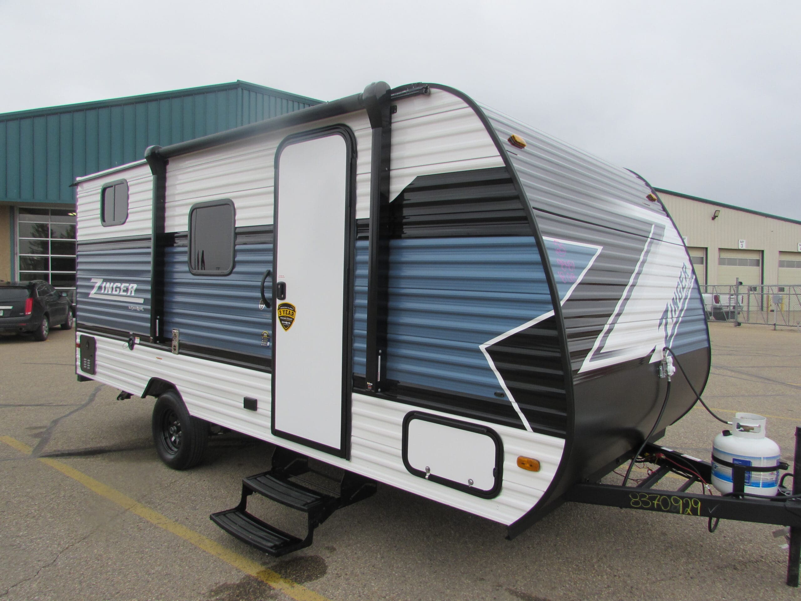 2025 CROSSROADS ZINGER 18QB | Vellner Leisure Products Ltd - RVC Navigator