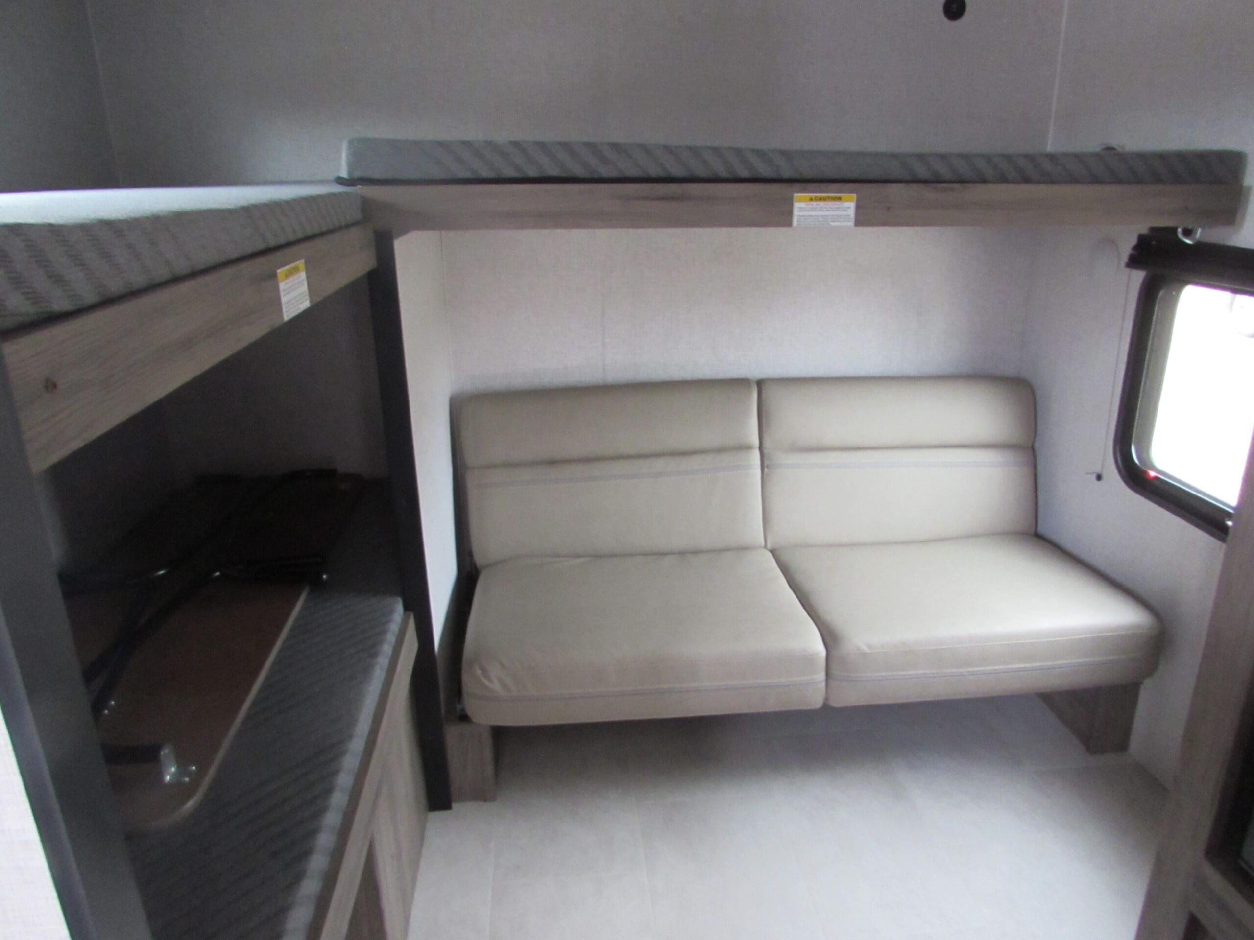 2025 CROSSROADS ZINGER 18QB | Vellner Leisure Products Ltd - RVC Navigator