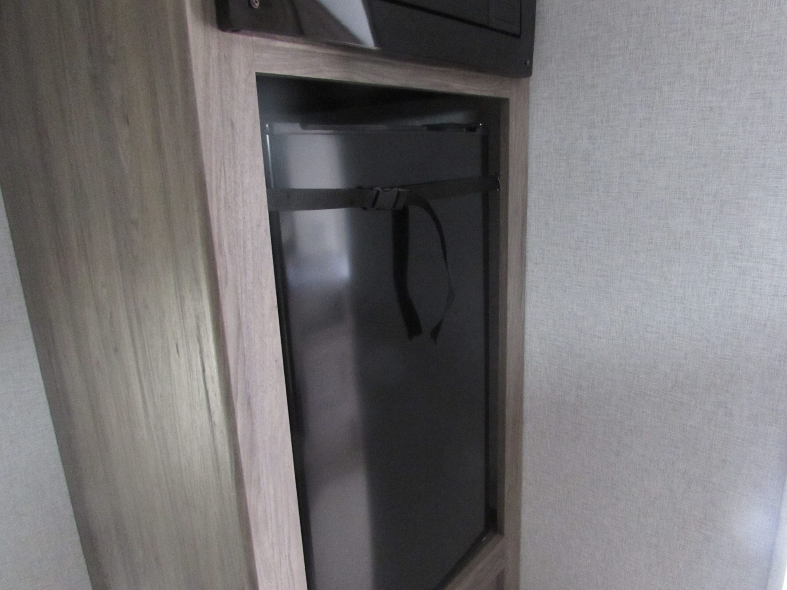 2025 CROSSROADS ZINGER 18QB | Vellner Leisure Products Ltd - RVC Navigator